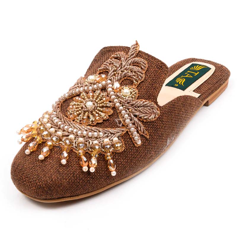 Women Fancy Mules In Pakistan/Millilegacy.com